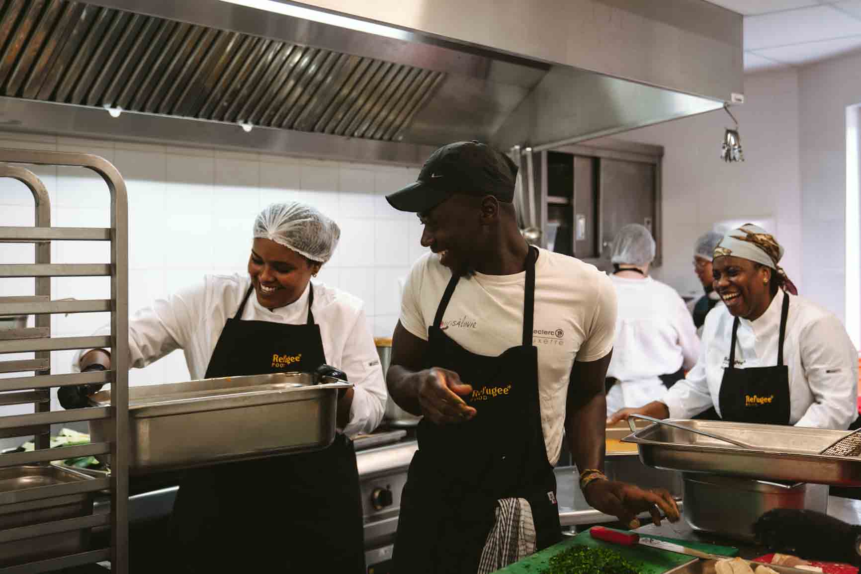 Au menu du restaurant solidaire de Refugee Food, « le pouvoir universel ...
